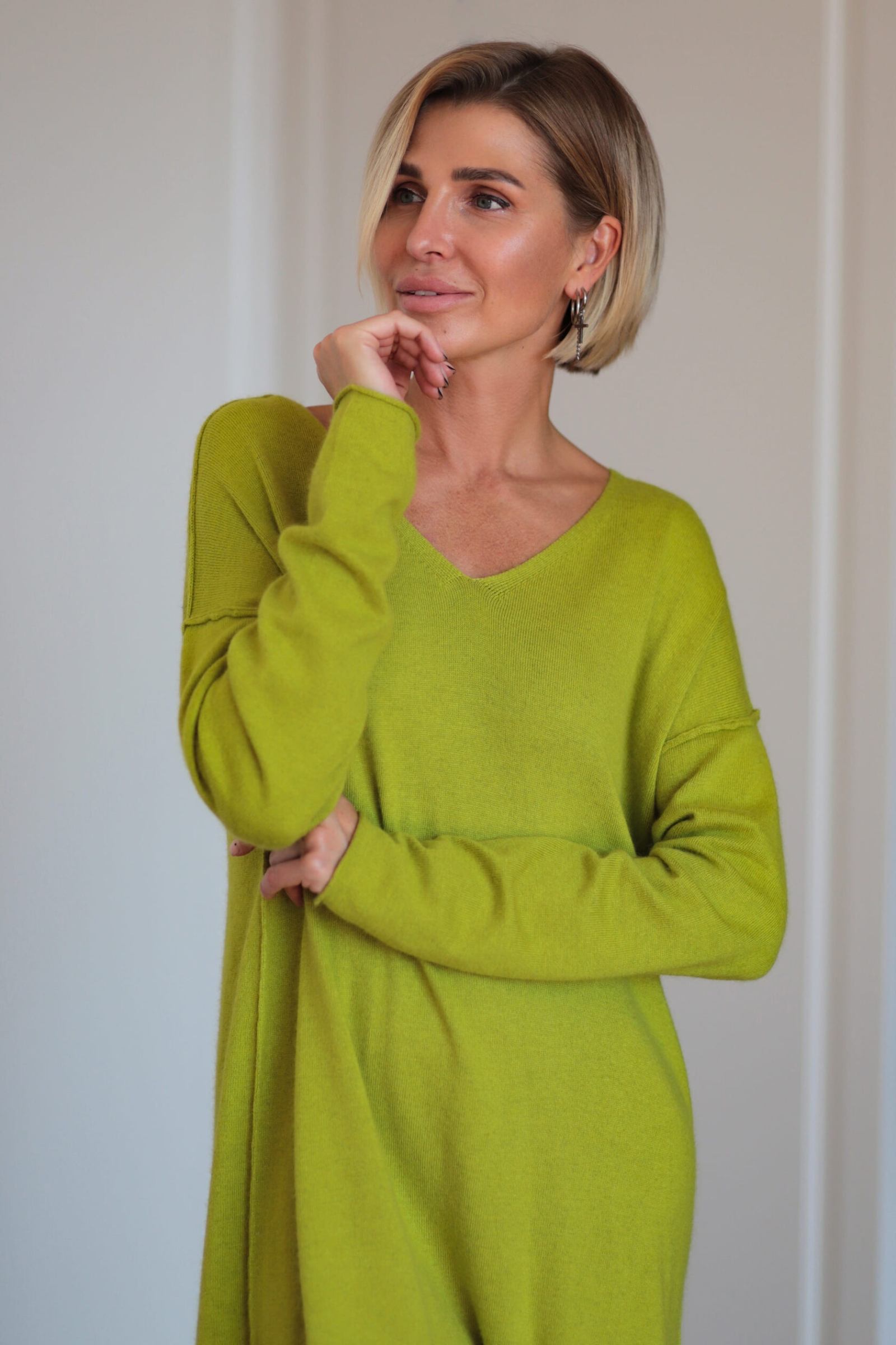 Платье из кашемира с V-образным вырезом лимонное L202304-3018 купить в ...